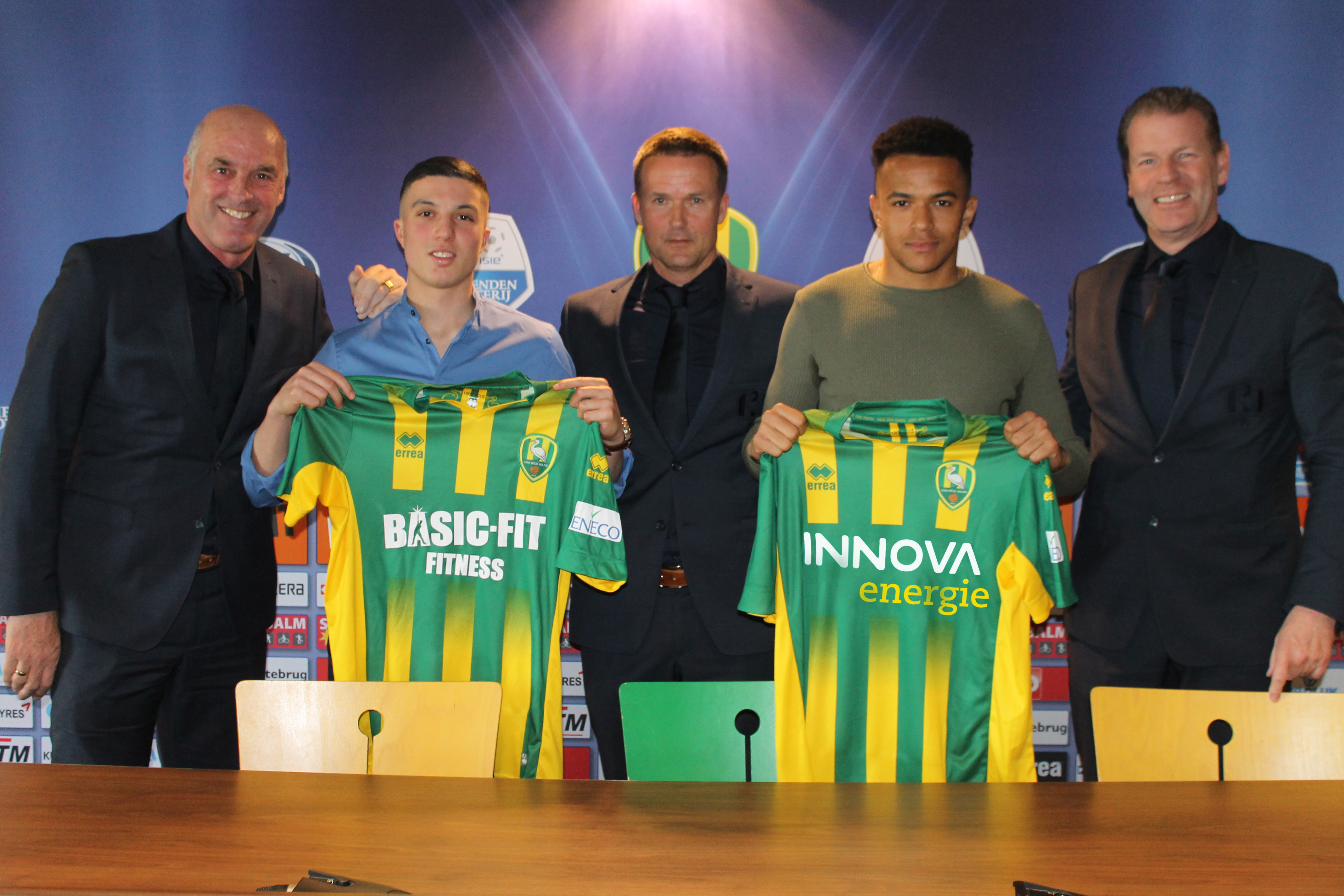 Trevor David en Mohamed Haddachi tekenen hun eerste contract bij ADO ...